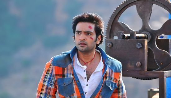 Vallavanukku Pullum Aayudham | Where to Stream & Watch Online?